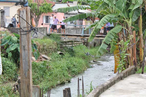 LIMPEZA DE C RREGOS Programa Atende 300 Mil Na ZL Mas Deixa 3 7 limpeza-de-c-rregos-programa-atende-300-mil-na-zl-mas-deixa-3-7